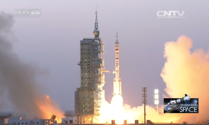 SpaceX Releases Photos of Tilted Falcon 9 Rocket Floating Back to Port ...