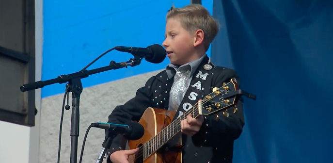 Watch 'Yodeling Kid' Mason Ramsey Charm the Walmart Concert Crowd | Inverse