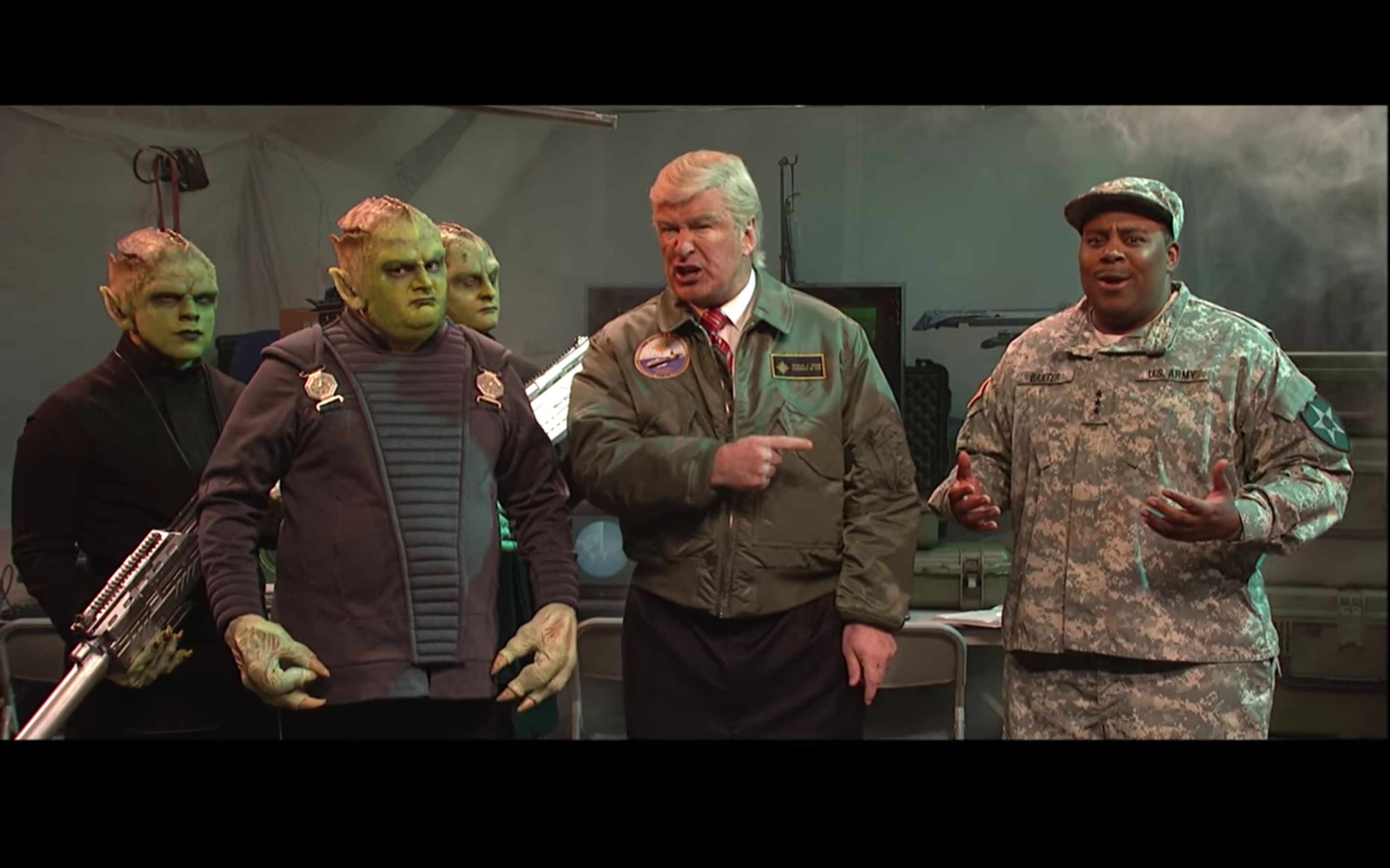 Alec Baldwin's Donald Trump Botches Alien Invasion on 'SNL“ | Inverse