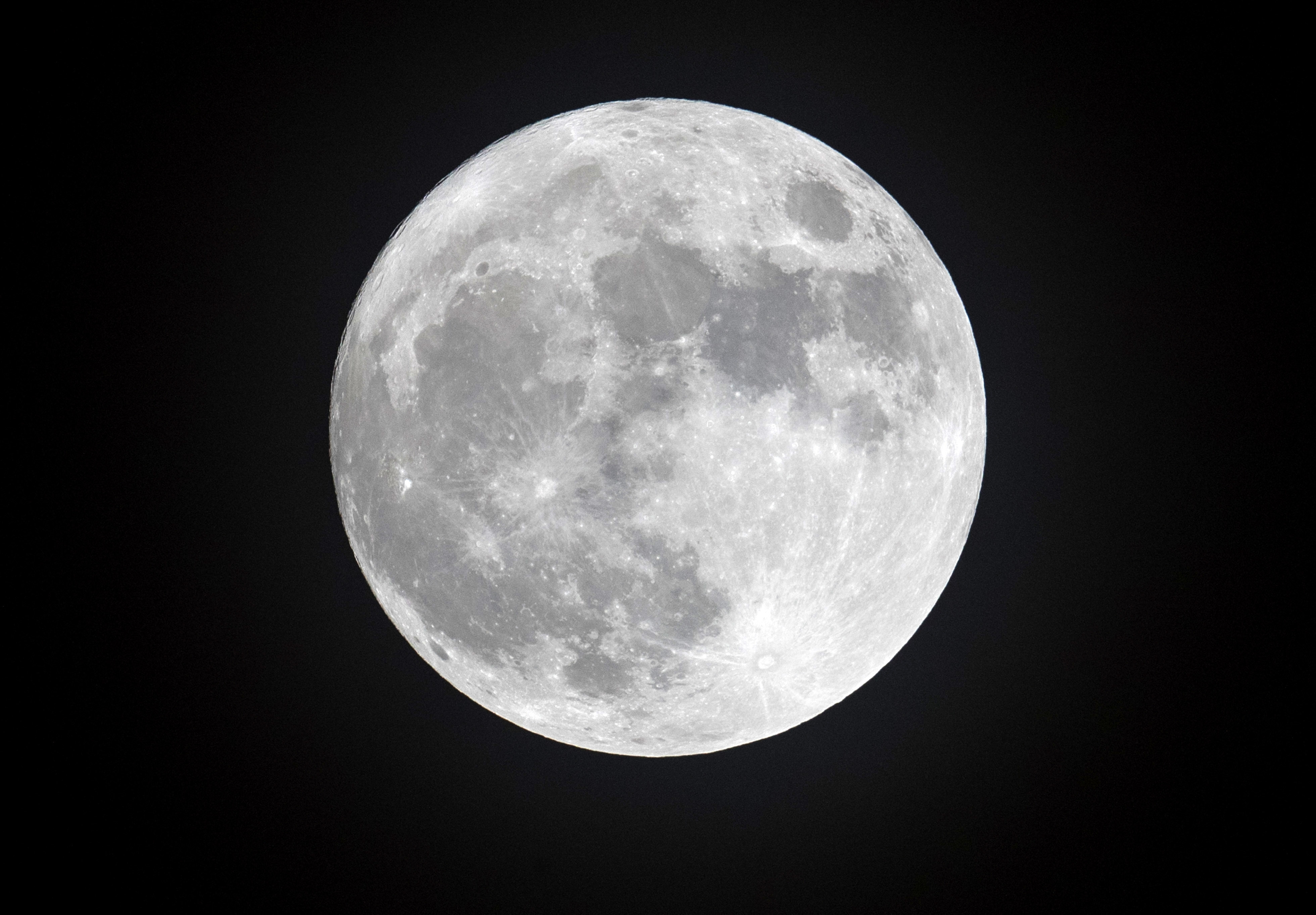 Tonight's “Full Cold Moon” is Also the Third “Supermoon” of 2016 | Inverse