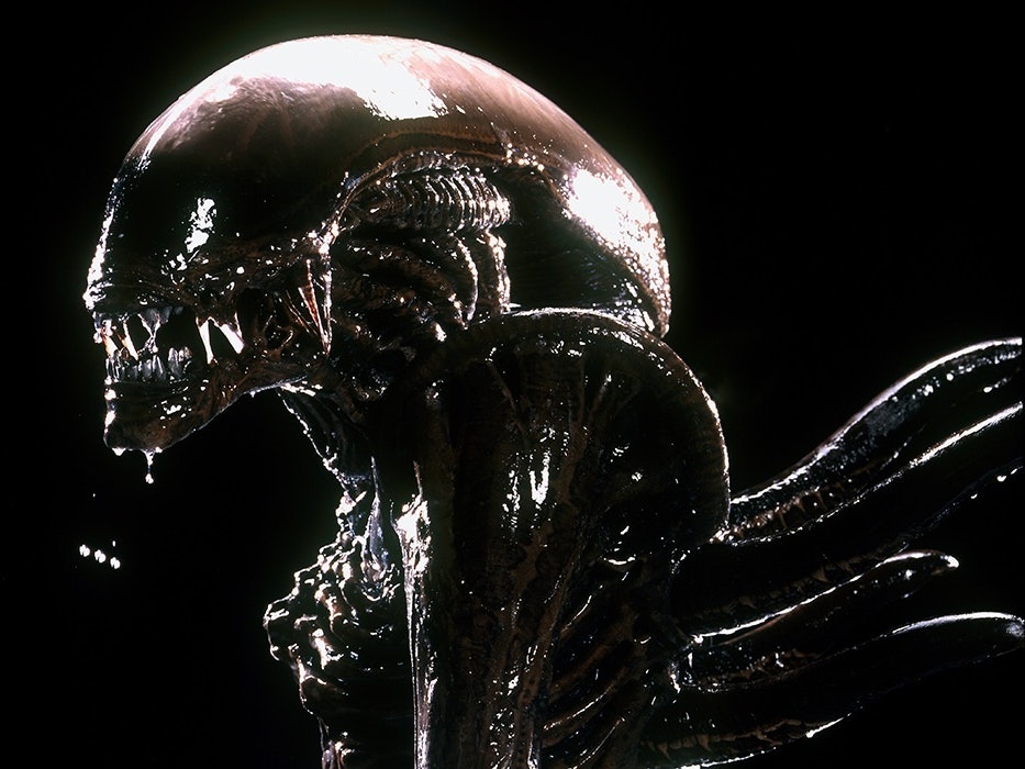 Exploring 'Alien': The Batshit Comic Crossover Stories | Inverse