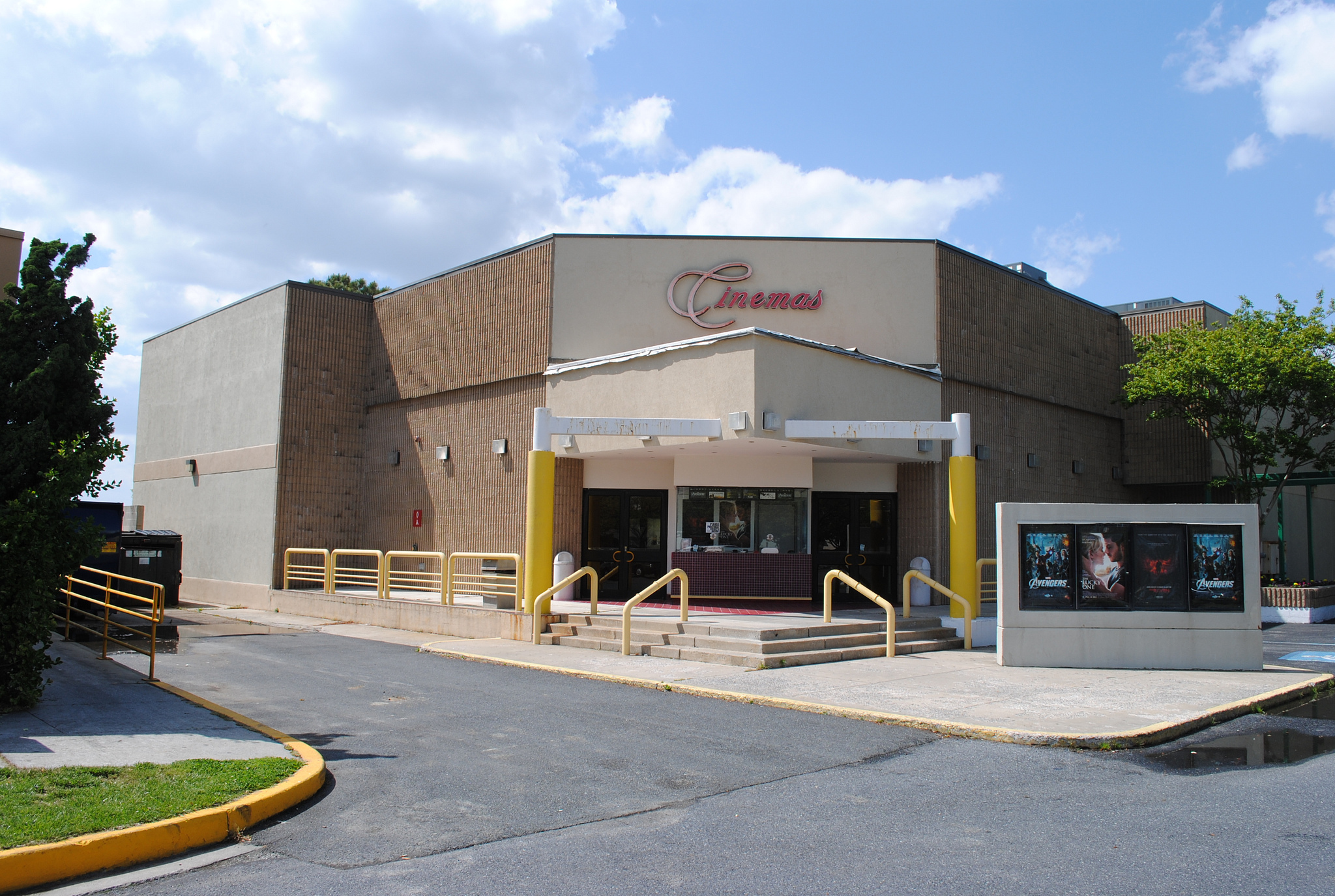 Inside the Secret Lives of Multiplex Workers | Inverse