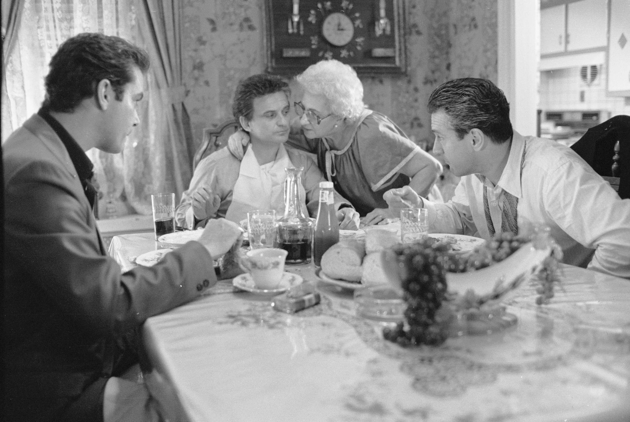 Get Into the Thanksgiving Spirit With These 5 Movie Dinner Scenes | Inverse