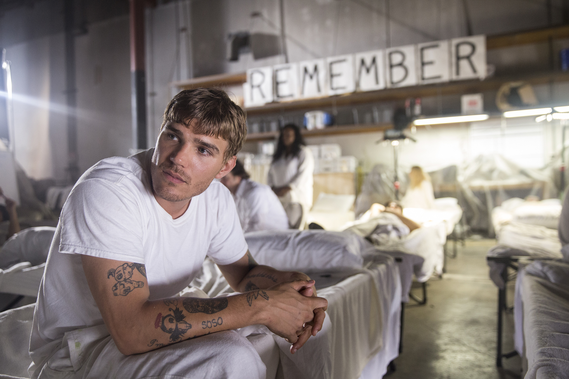 'The Leftovers' Chris Zylka Talks Tom Garvey's Surprising Turn | Inverse