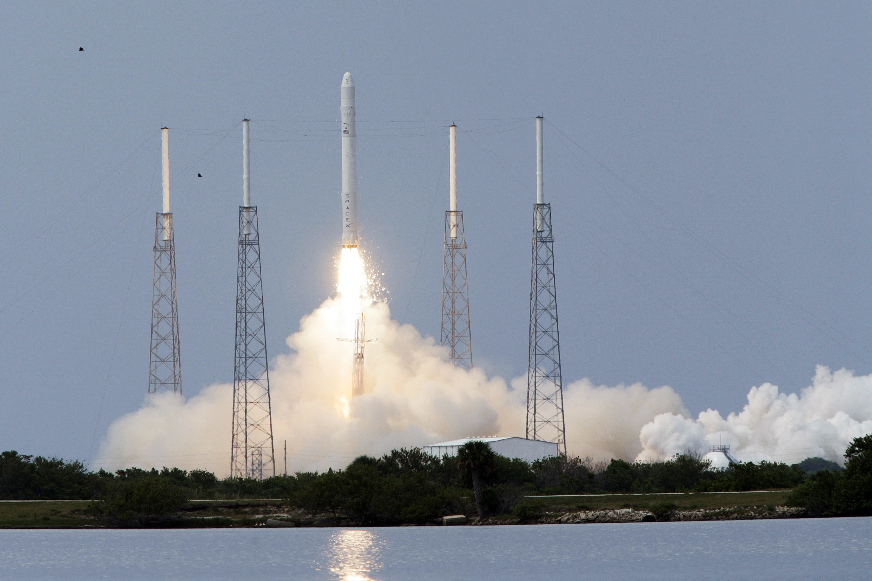 Here's Why Elon Musk's SpaceX Could Beat Out Aerospace Giants for ...