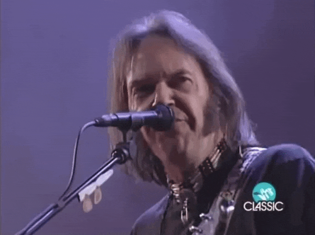 Este Haim Makes a "Bass Face" for this Psychological Reason | Inverse