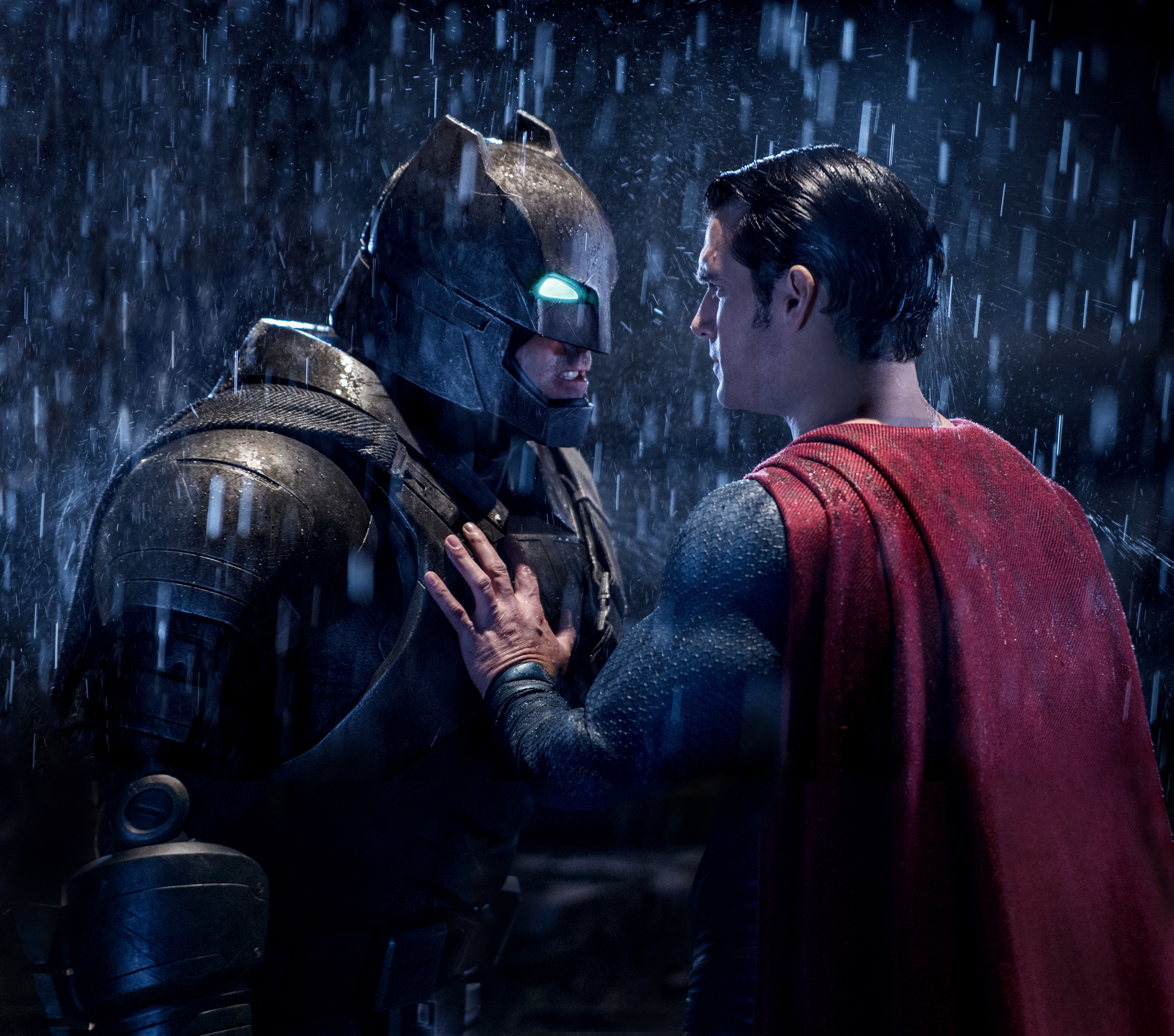 International 'Batman v Superman' Trailer Hypes the Movie Fight of the ...