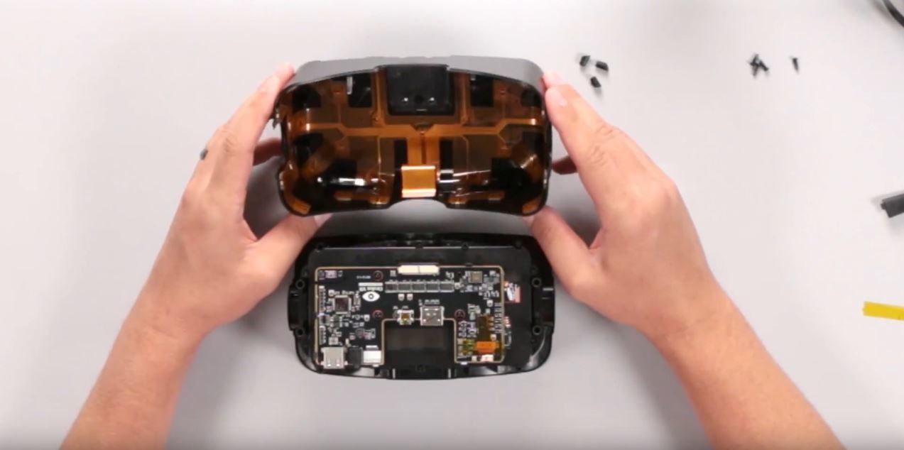 Disassembled Oculus Rift Reveals Hidden Samsung Touchscreen | Inverse