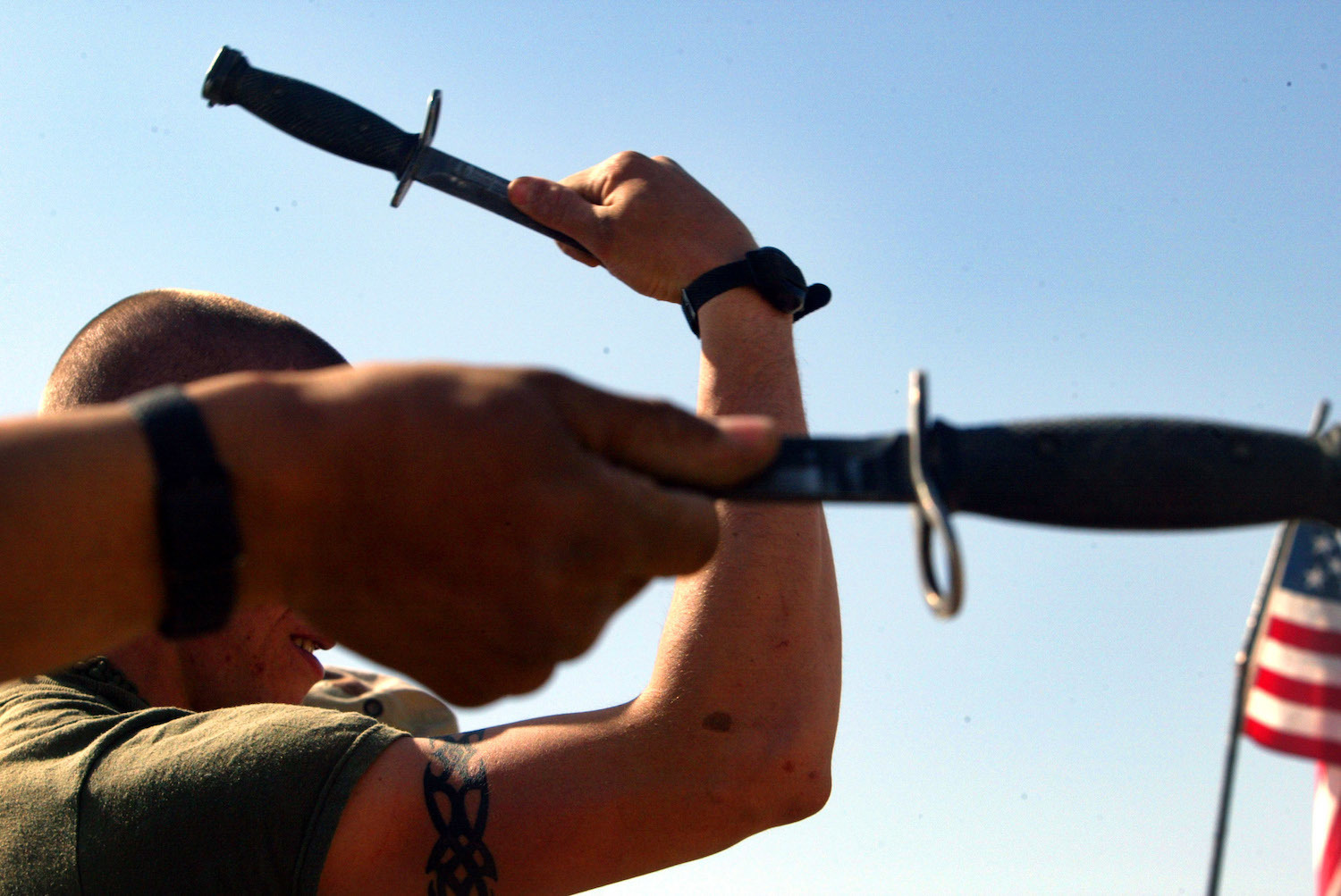 How to Throw a Knife Perfectly | Inverse