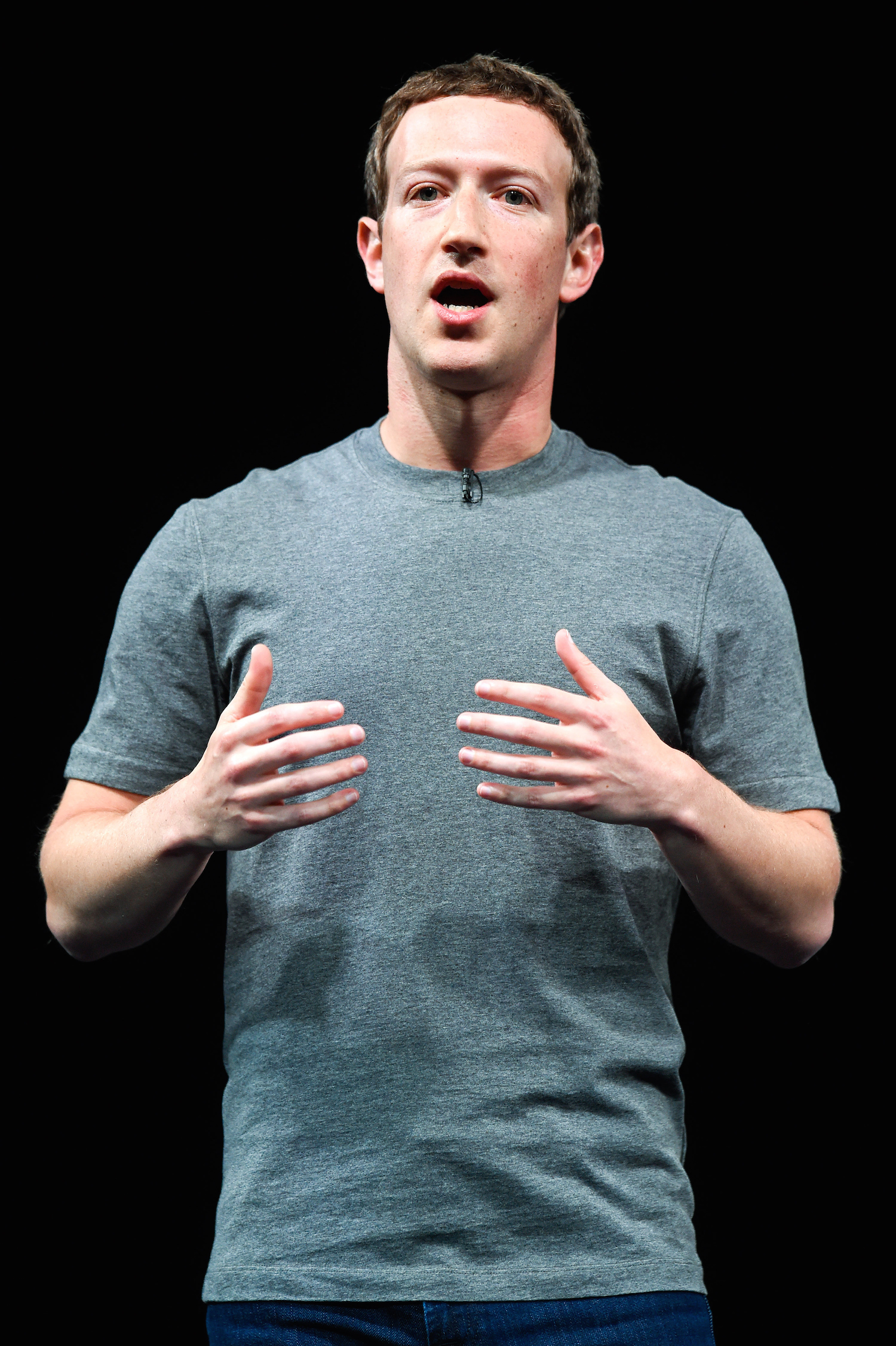 Mark Zuckerberg “Supports” Apple While Admitting Facebook's Leniency ...
