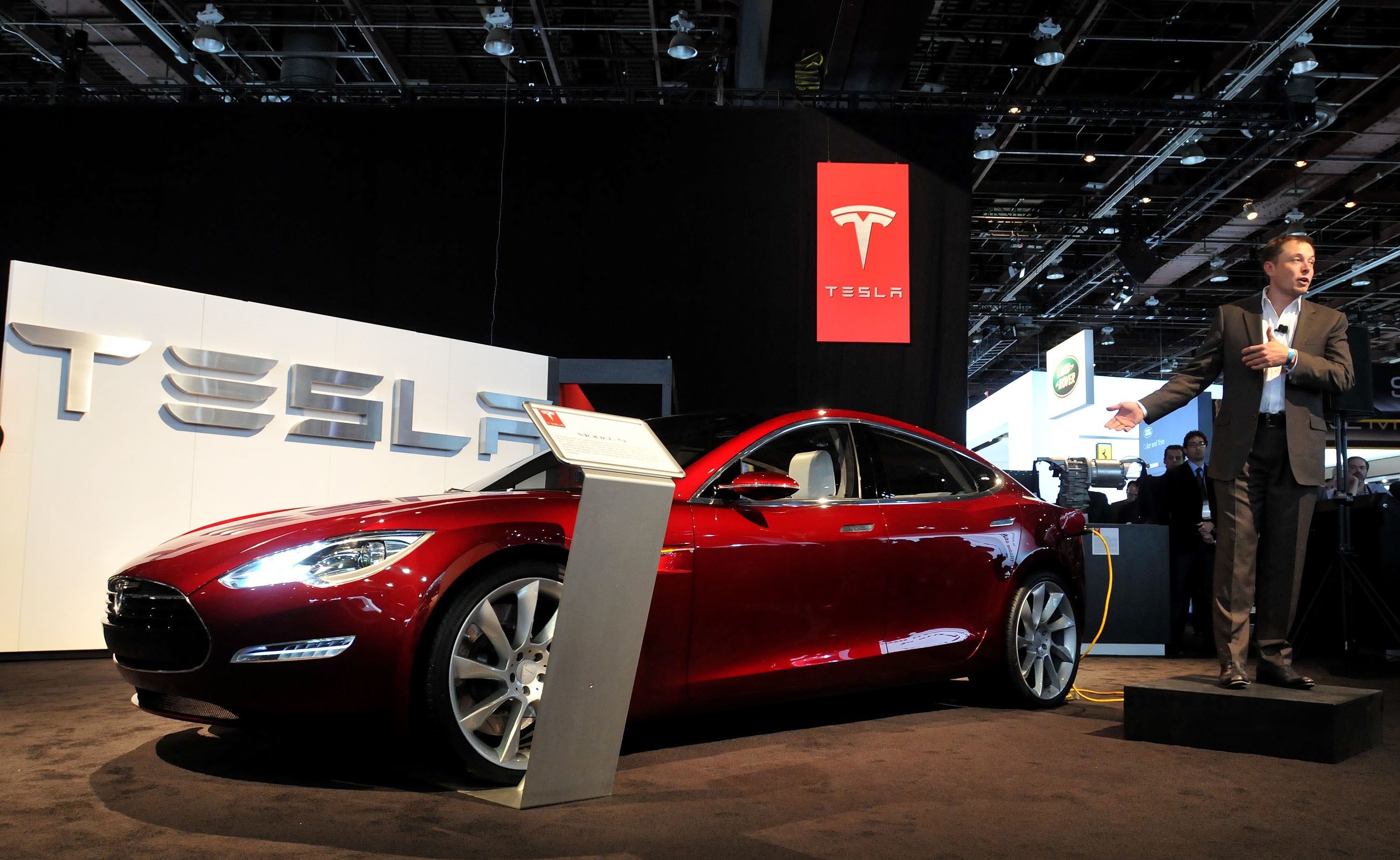 Why Tesla Just Brought Back This Cheaper Model S | Inverse
