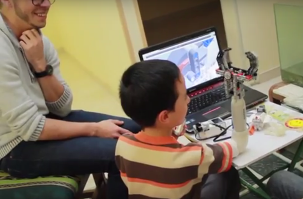 Everything Is Awesome on This Lego Prosthetic Hand | Inverse