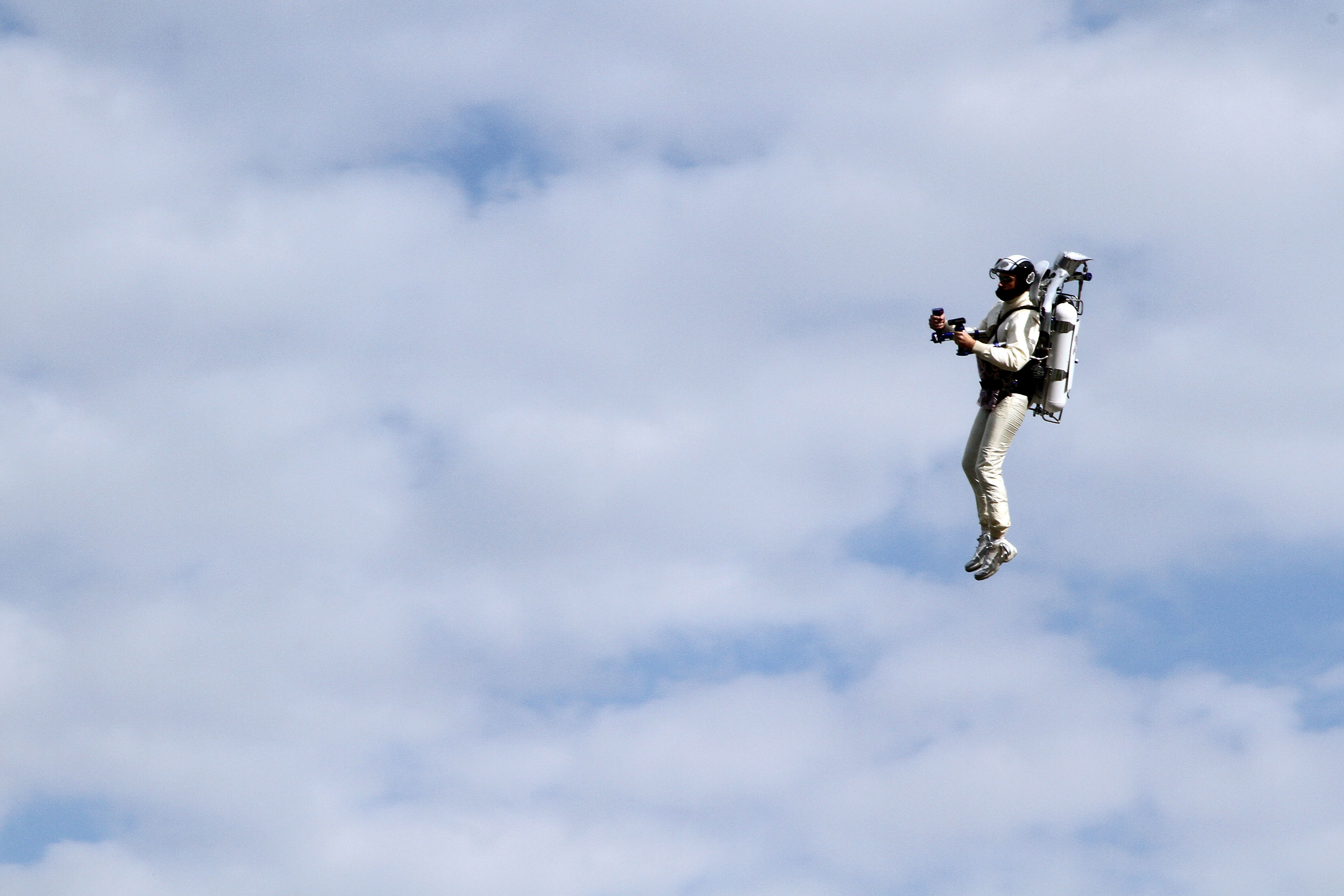 Dubai's First Responders Will Fly to the Rescue With Jetpacks | Inverse